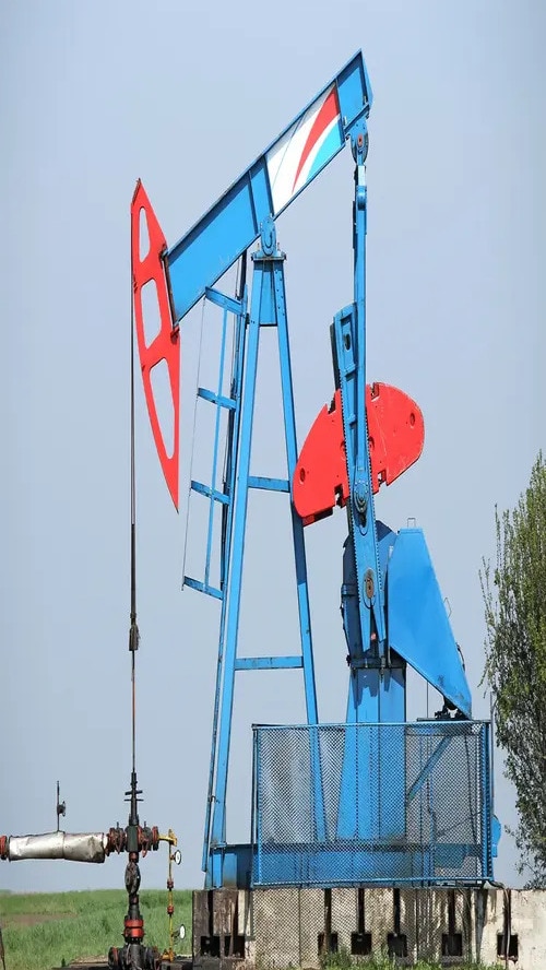 First Oil Well: ବିଶ୍ୱରେ କେଉଁଠି ପ୍ରଥମେ ଖୋଳା ଯାଇଥିଲା ତୈଳକୂପ? ଜାଣନ୍ତୁ