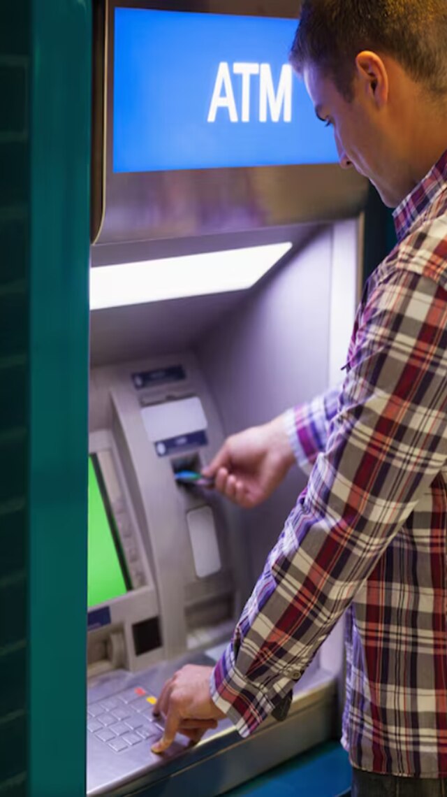 ATM Fees: ୧ ମଇରୁ ଏତିକି ବଢ଼ିଯିବ ଏଟିଏମ୍ ଟ୍ରାଞ୍ଜାକ୍ସନ୍ ଚାର୍ଜ
